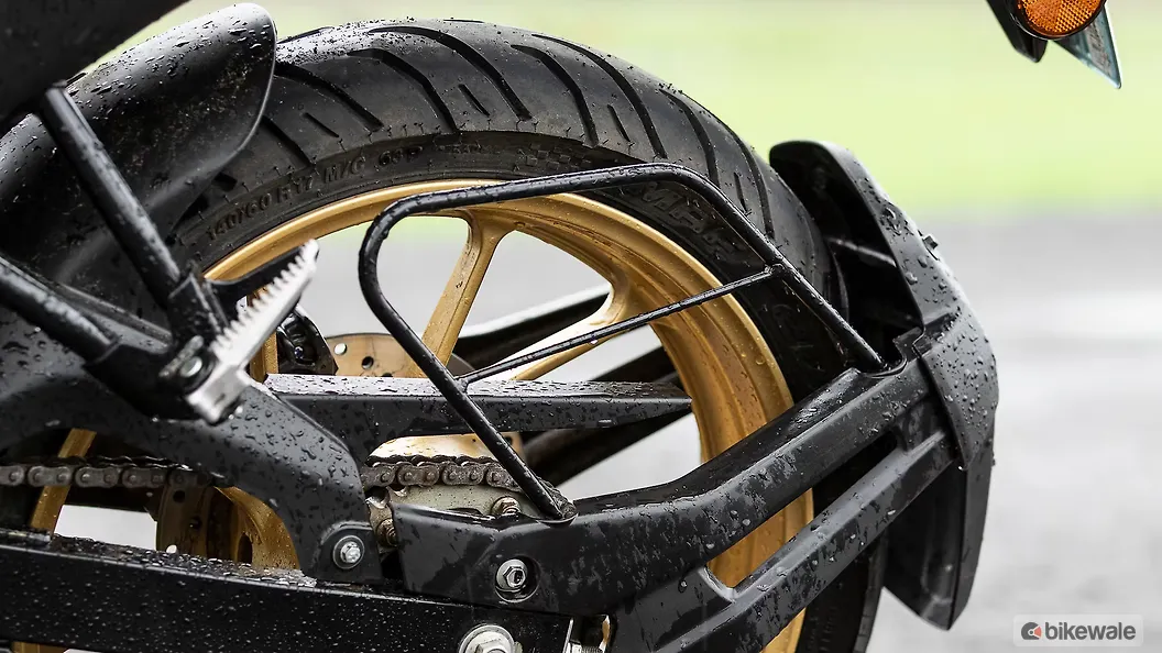 Yamaha FZS FI V4 Saree Guard Image – BikeWale