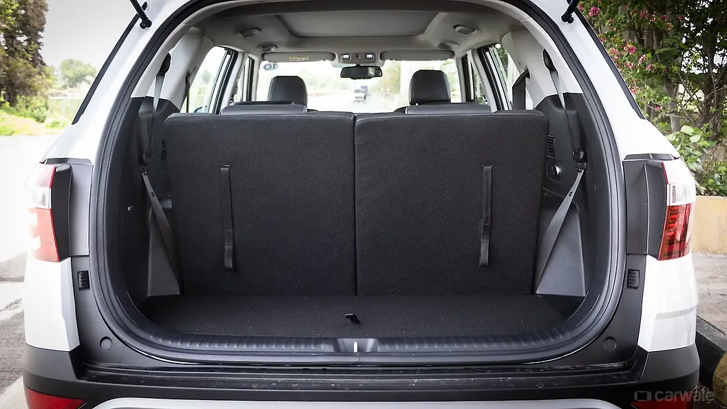 Alcazar Dashboard Switches Image, Alcazar Photos in India - CarWale