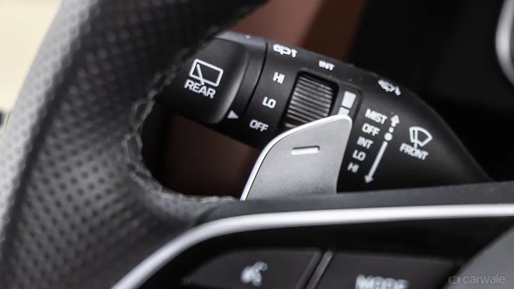 Alcazar Left Paddle Shifter Image, Alcazar Photos in India - CarWale