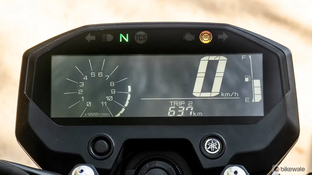 Yamaha FZ X Right Side View Image – BikeWale