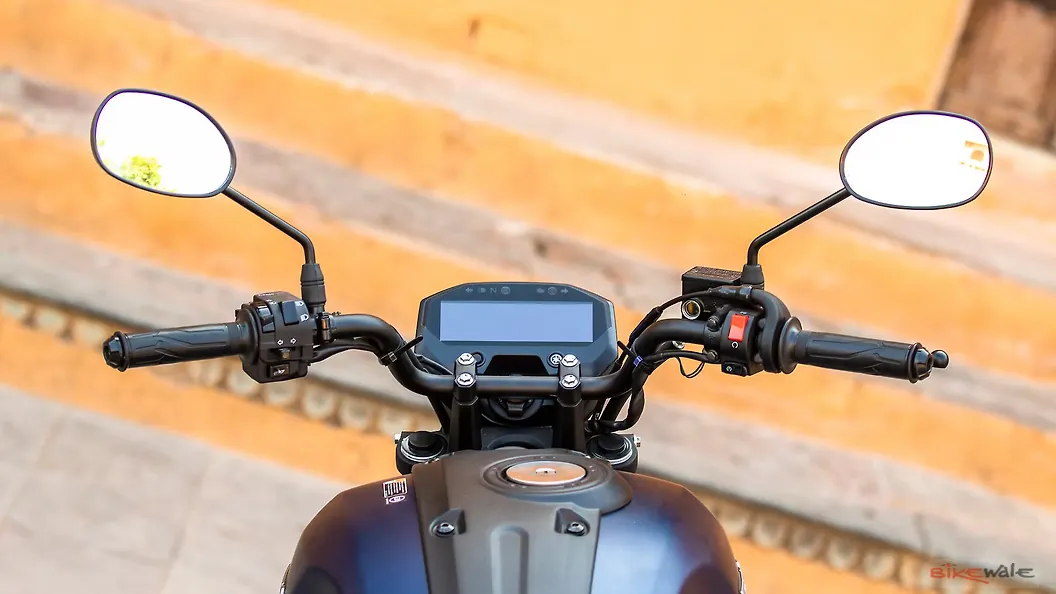 Yamaha FZ X Right Rear Three Quarter Image – BikeWale