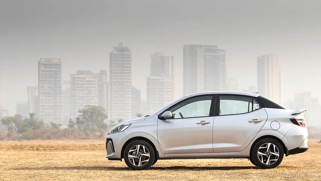 Aura Left Side View Image, Aura Photos in India - CarWale