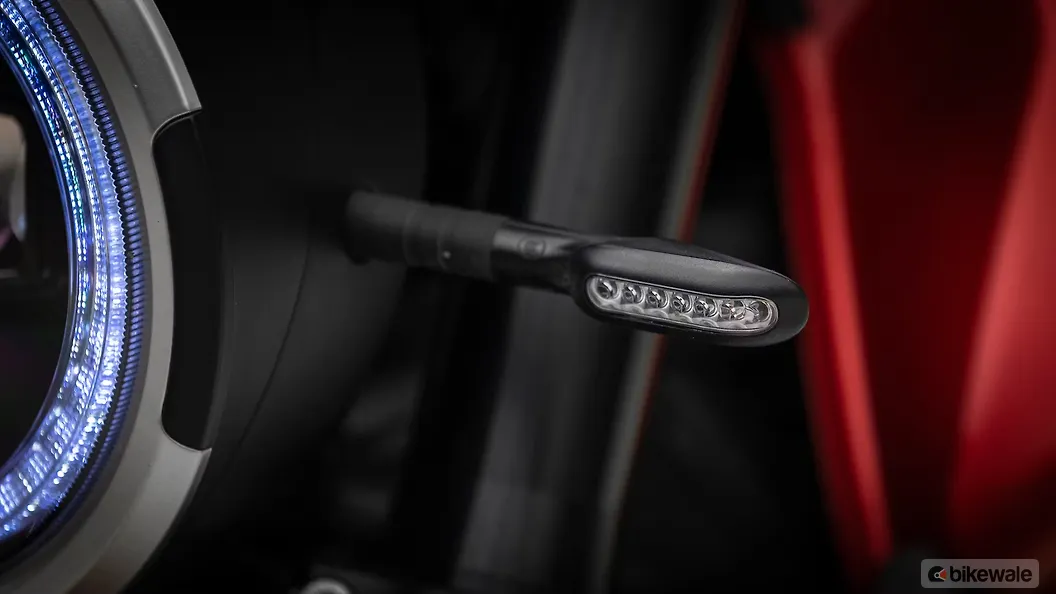 Moto Morini Seiemmezzo Front Turn Indicators Image – BikeWale