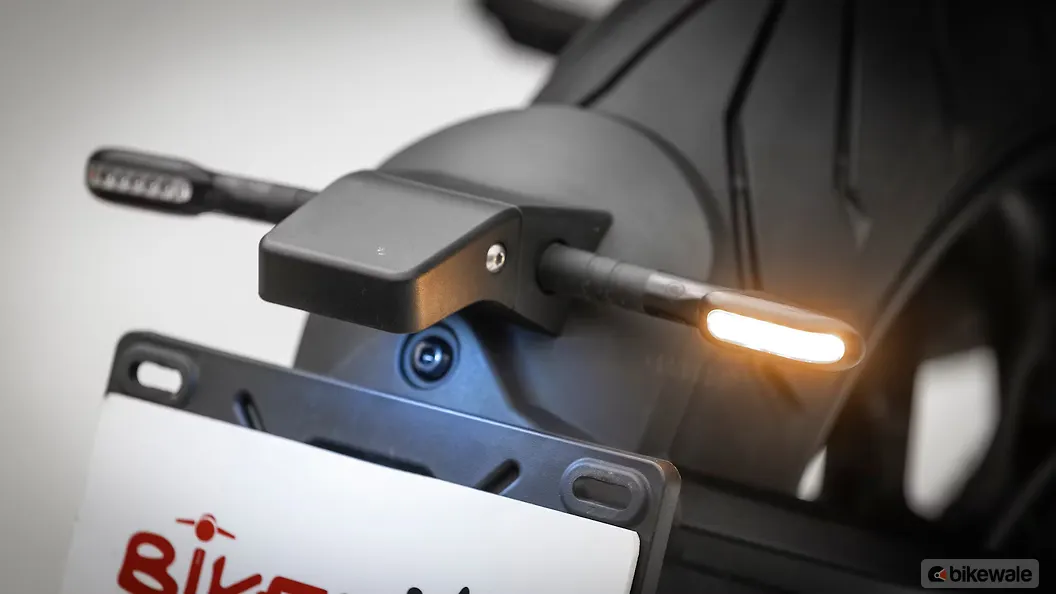 Moto Morini Seiemmezzo Rear Turn Indicators Image – BikeWale