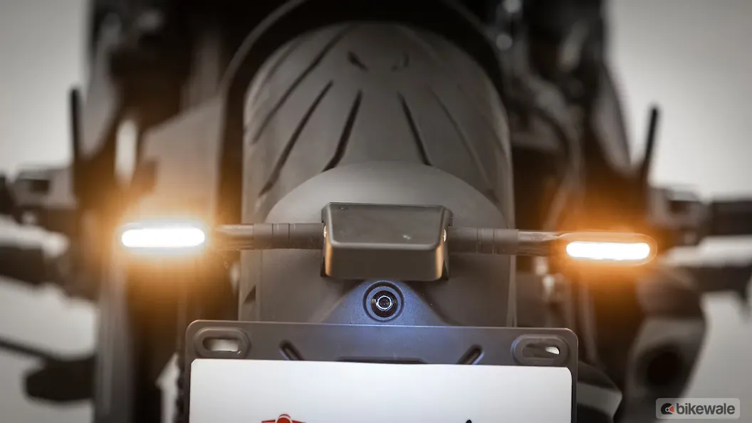 Moto Morini Seiemmezzo Rear Turn Indicators Image – BikeWale