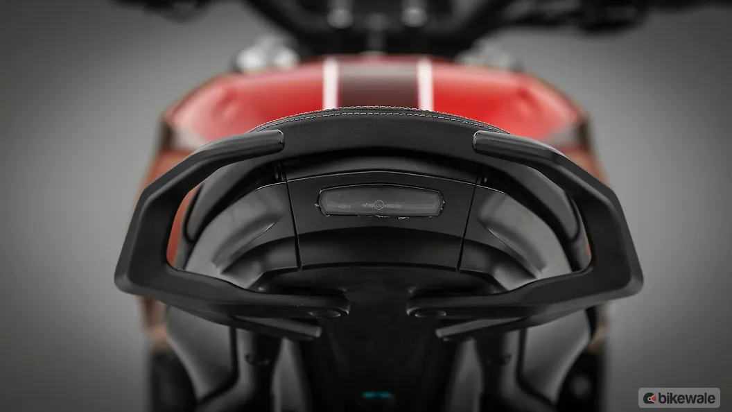 Moto Morini Seiemmezzo Number Plate Lamp Image – BikeWale