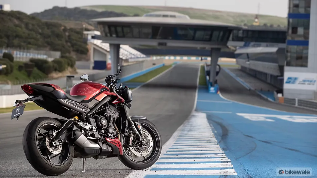 Triumph Street Triple RS Right Side View Image – BikeWale