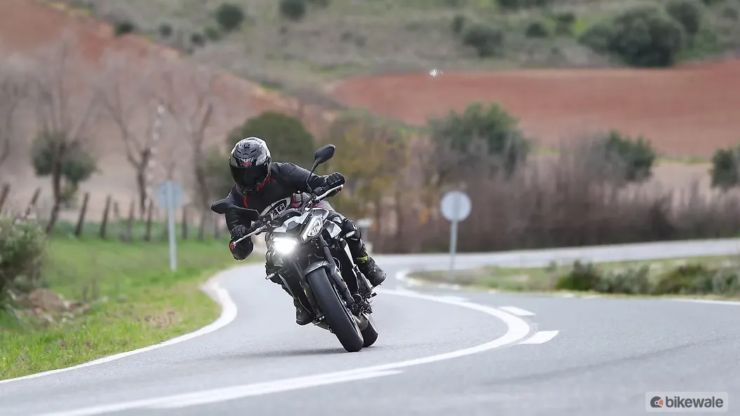 Triumph Street Triple R Front View Image – BikeWale