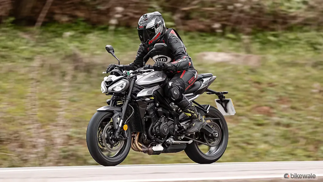 Triumph Street Triple R Front View Image – BikeWale