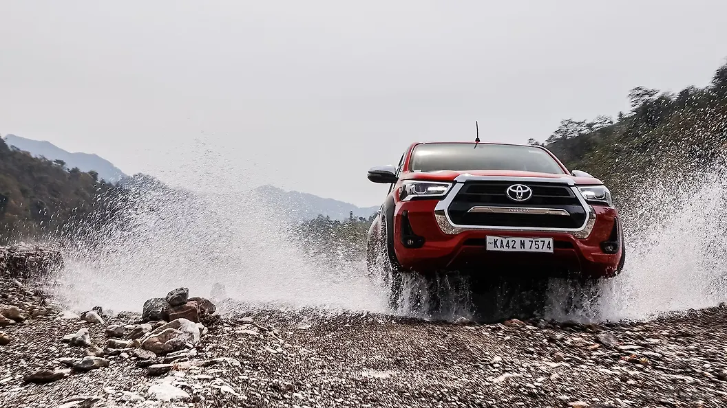 Hilux Front View Image, Hilux Photos in India - CarWale