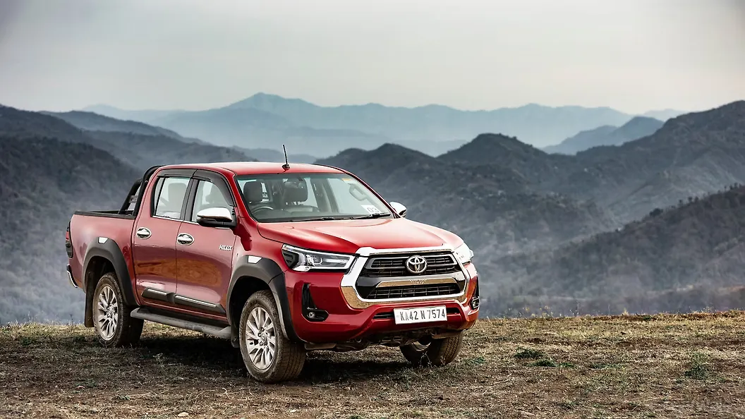 Hilux Right Front Three Quarter Image, Hilux Photos in India - CarWale