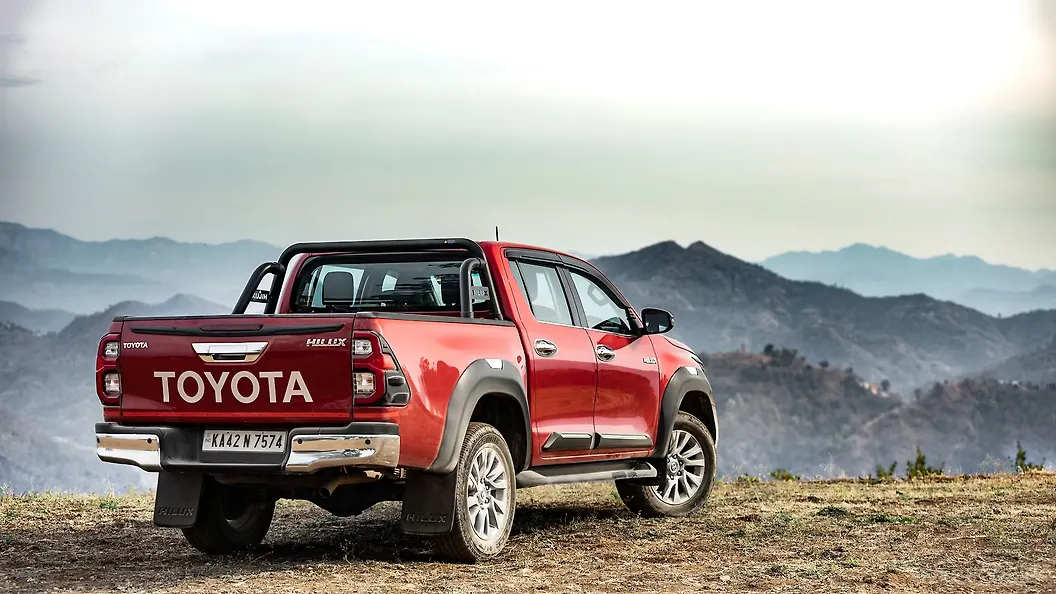 Hilux Right Rear Three Quarter Image, Hilux Photos in India - CarWale