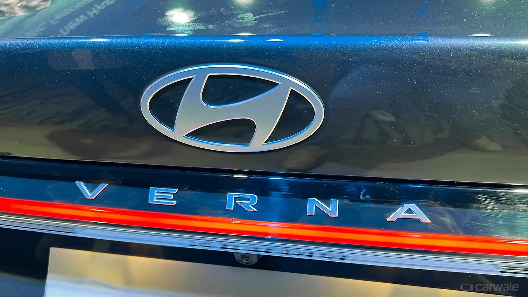 वरना पिछला लोगो इमेज, वरना भारत में फ़ोटोज़ - कारवाले