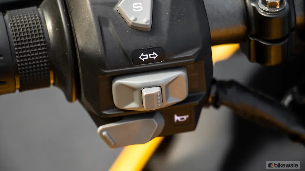 Hero Karizma XMR Turn Indicators Switch Image – BikeWale