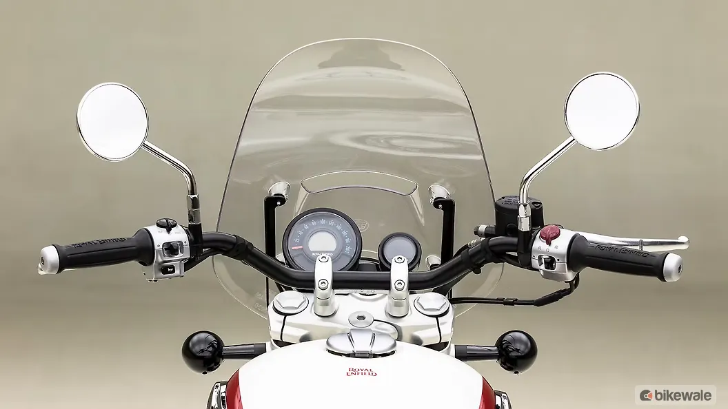 Royal Enfield Super Meteor 650 USB Port Image – BikeWale