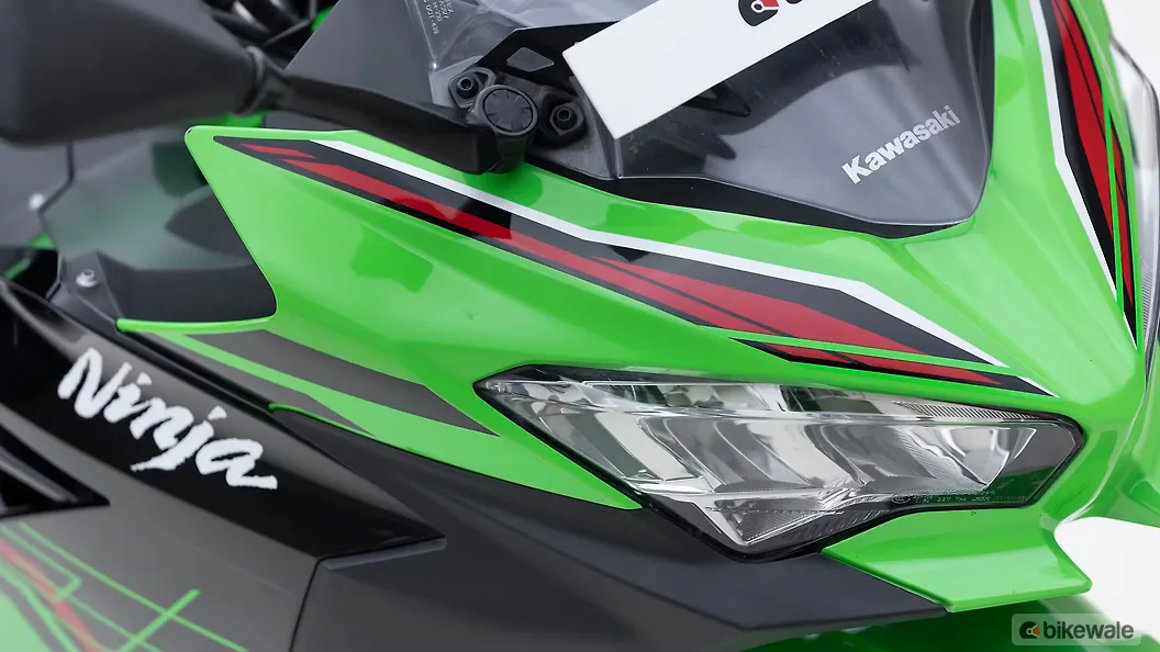 Kawasaki Ninja 400 Front Turn Indicators Image – BikeWale