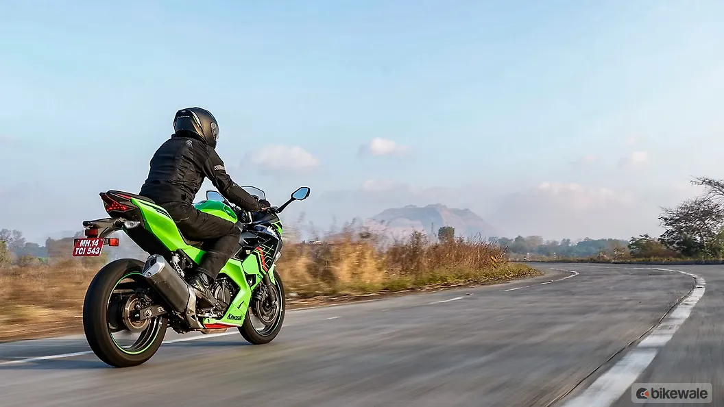 Kawasaki Ninja 400 Right Side View Image – BikeWale