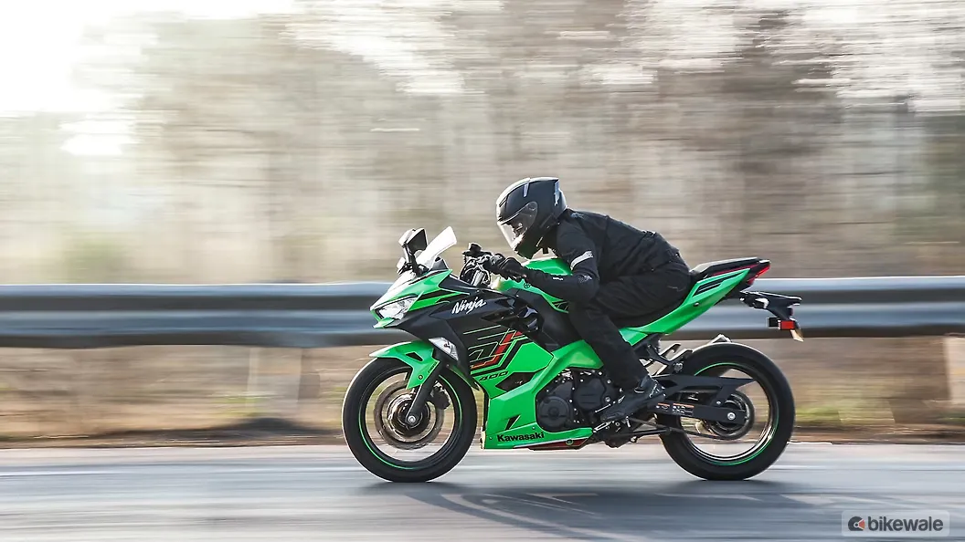 Kawasaki Ninja 400 Rear Reflex Reflector Image – BikeWale