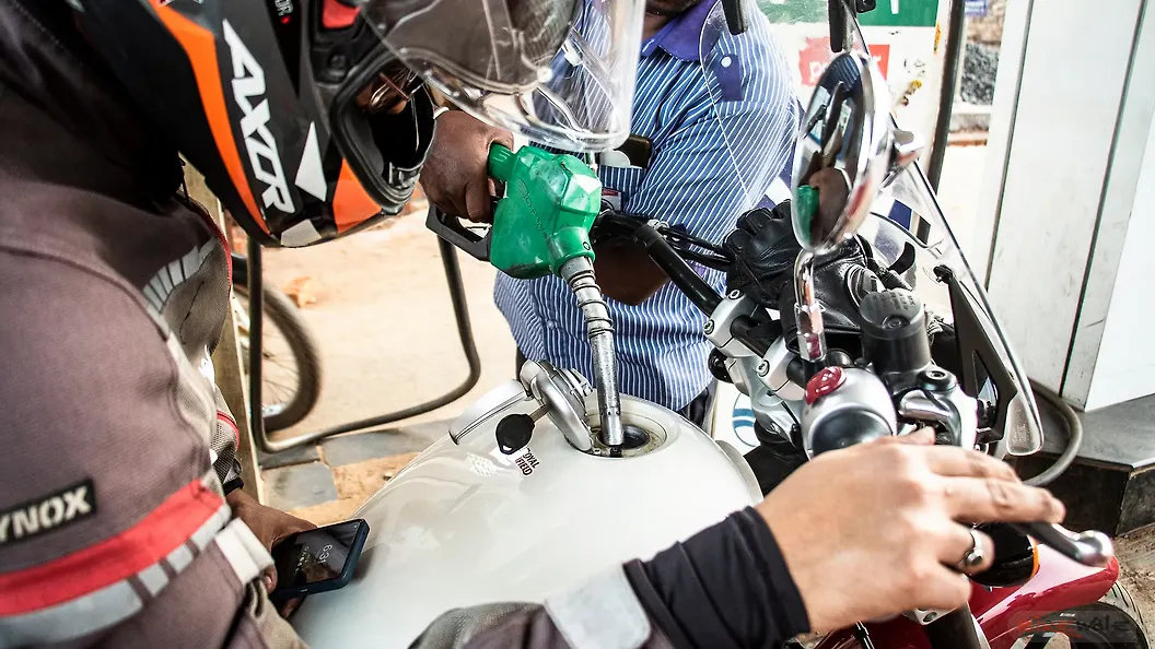 Royal Enfield Super Meteor 650 Fuel Tank Image – BikeWale