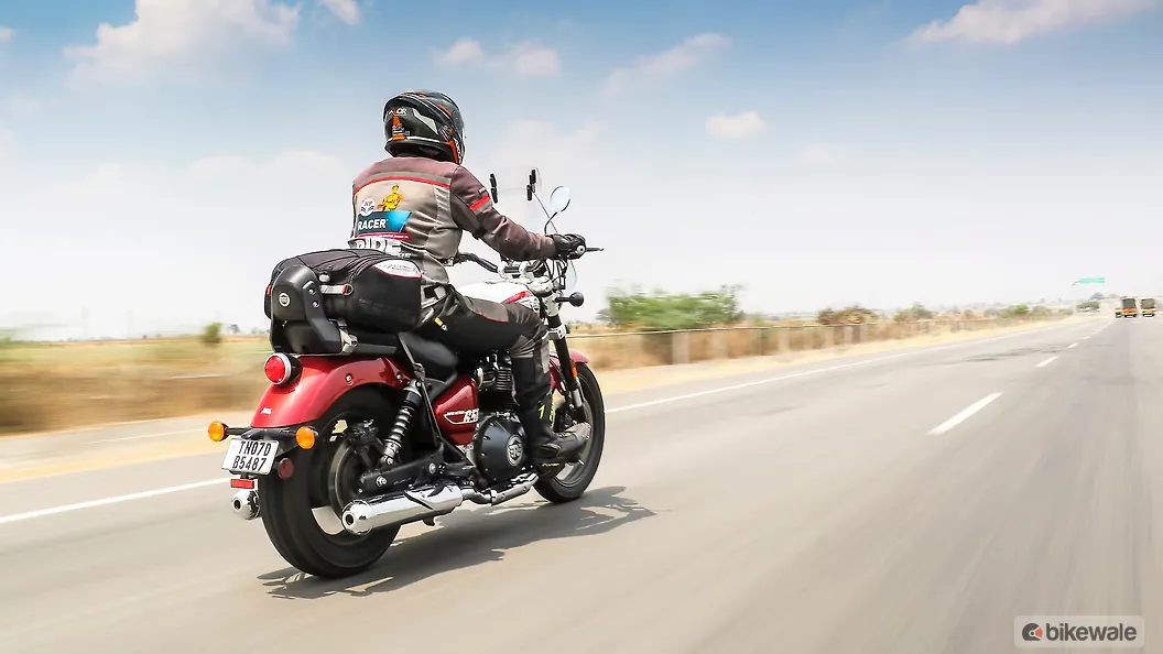 Royal Enfield Super Meteor 650 Right Side View Image – BikeWale