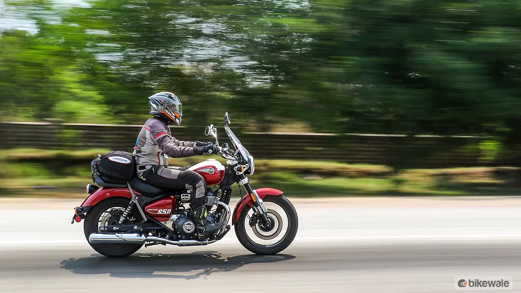Royal Enfield Super Meteor 650 Right Side View Image – BikeWale