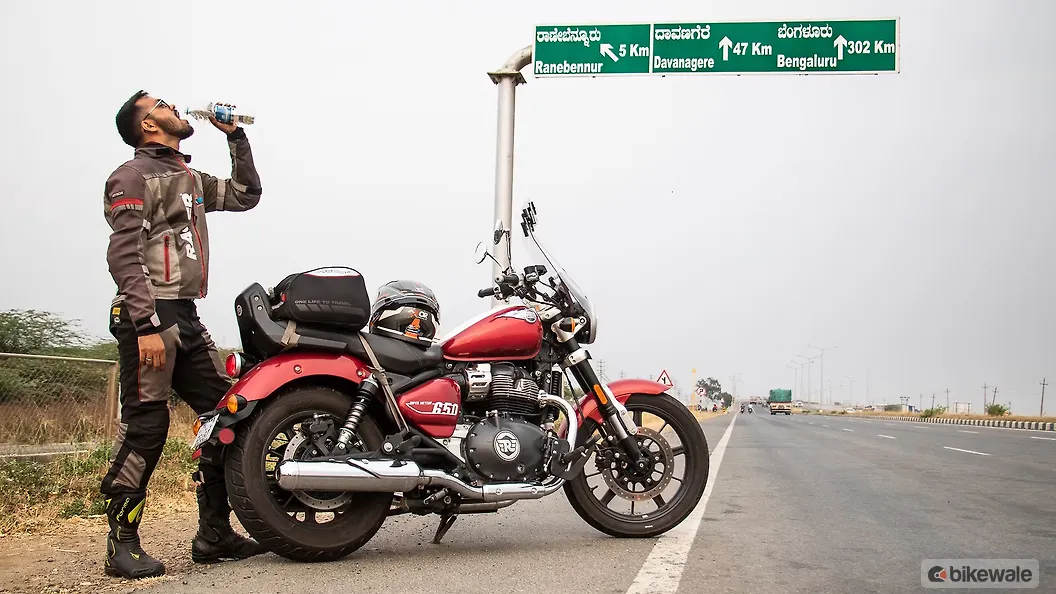 Royal Enfield Super Meteor 650 Right Side View Image – BikeWale