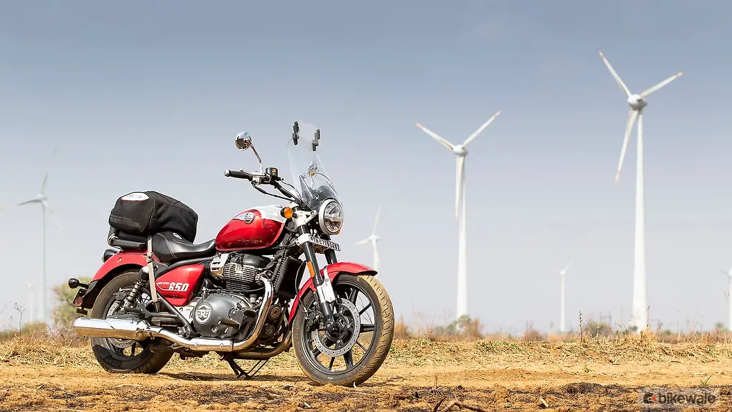 Royal Enfield Super Meteor 650 Right Side View Image – BikeWale