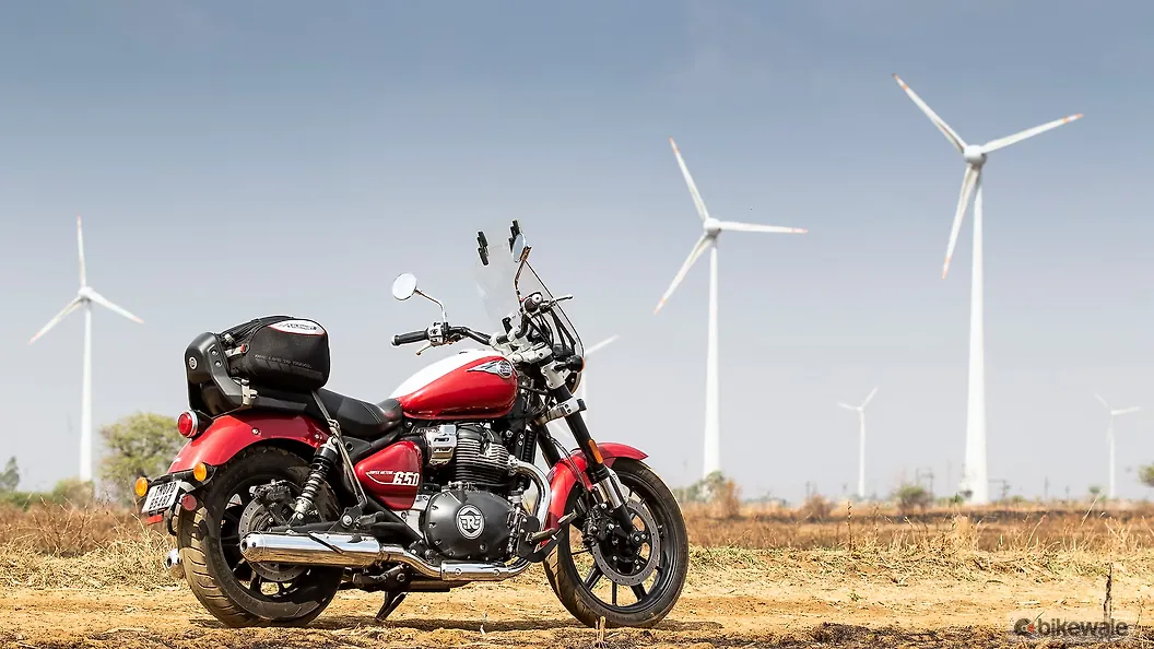 Royal Enfield Super Meteor 650 Right Side View Image – BikeWale