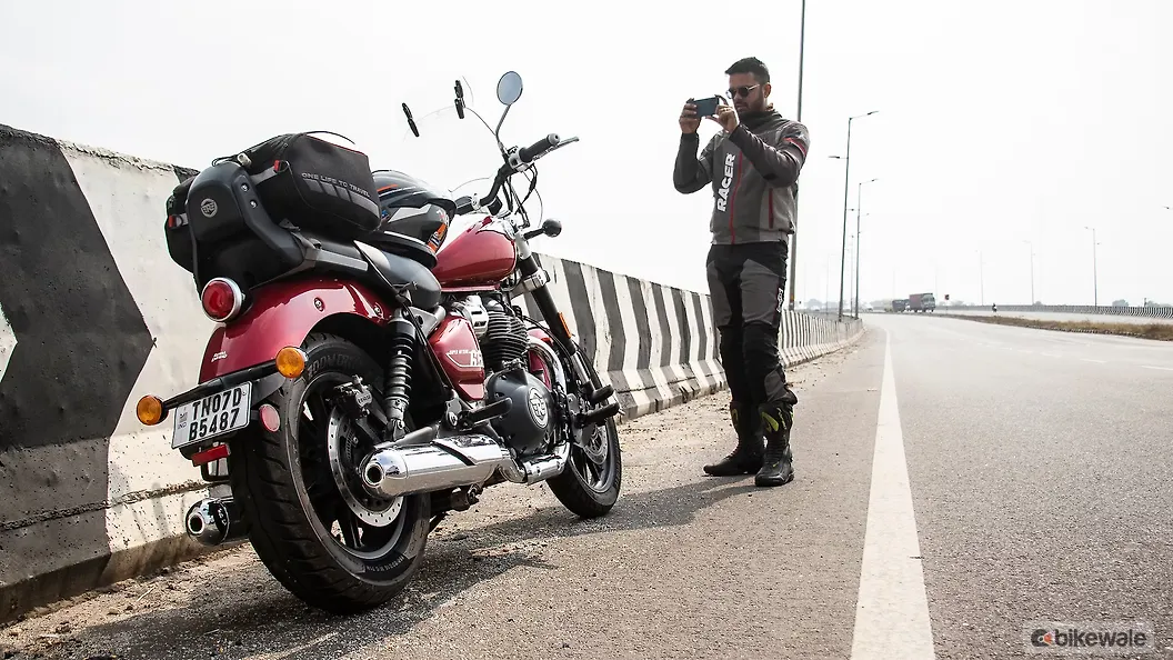 Royal Enfield Super Meteor 650 Right Side View Image – BikeWale
