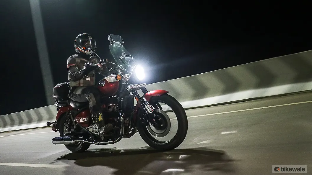 Royal Enfield Super Meteor 650 Right Side View Image – BikeWale