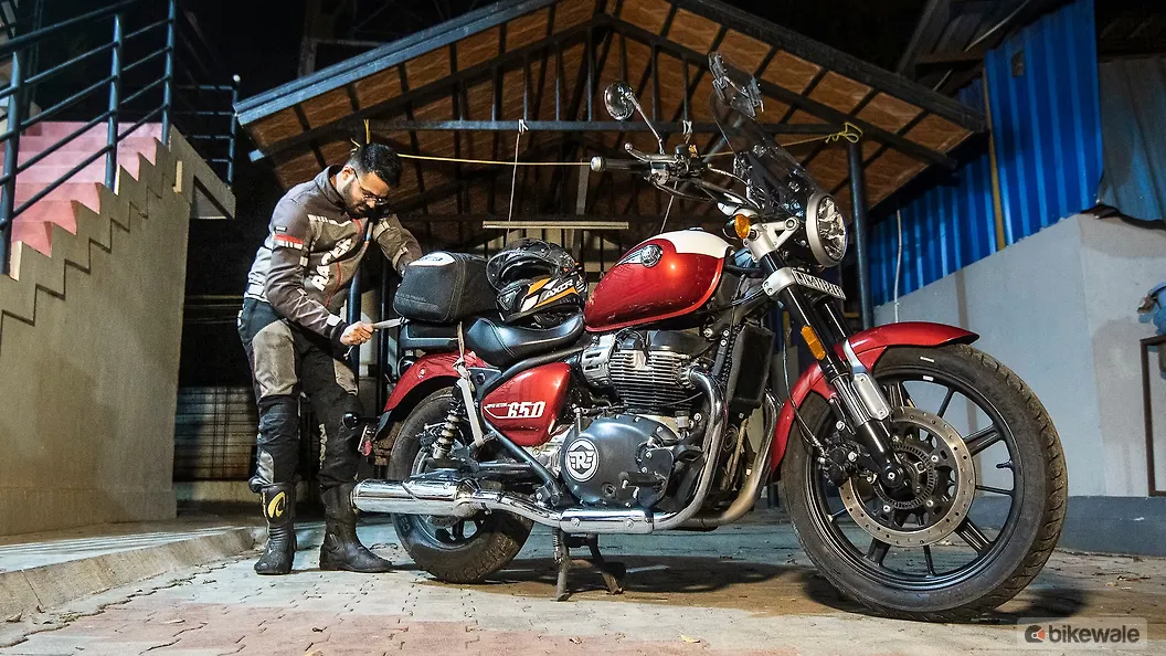 Royal Enfield Super Meteor 650 Right Side View Image – BikeWale