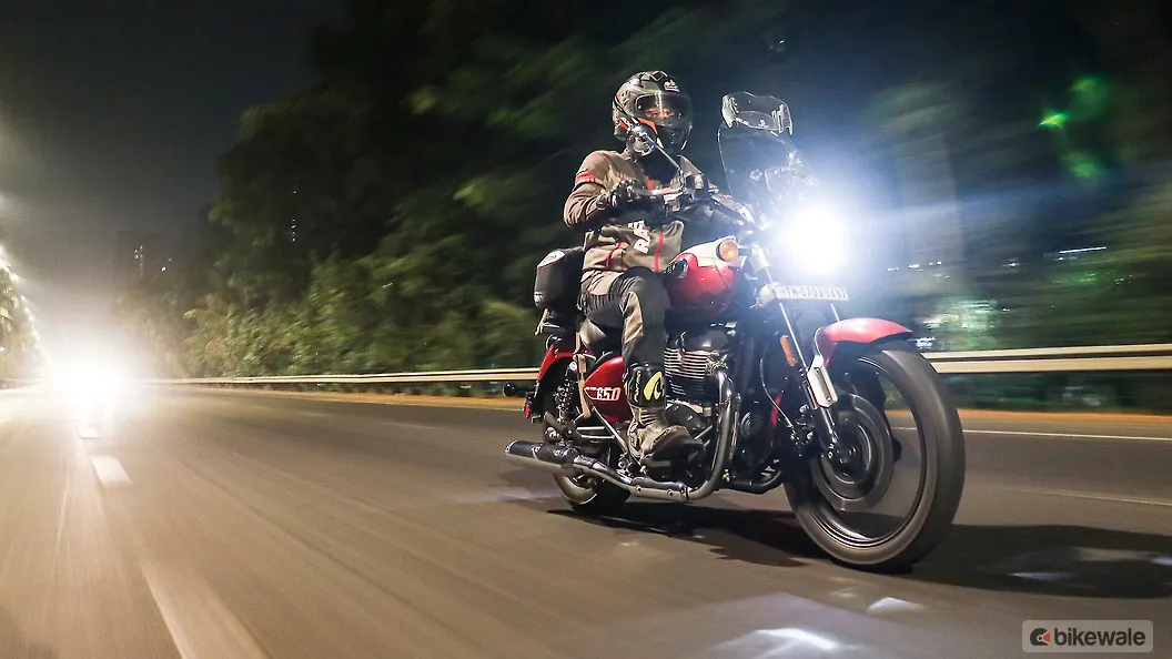 Royal Enfield Super Meteor 650 Right Side View Image – BikeWale