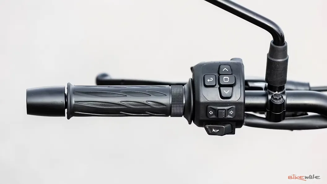 Harley-Davidson X440 Hazard Warning Lights Switch Image – BikeWale