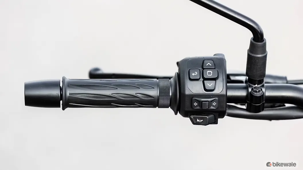 Harley-Davidson X440 Left Side Handlebar Grip Image – BikeWale