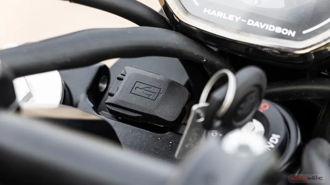 Harley-Davidson X440 USB Port Image – BikeWale