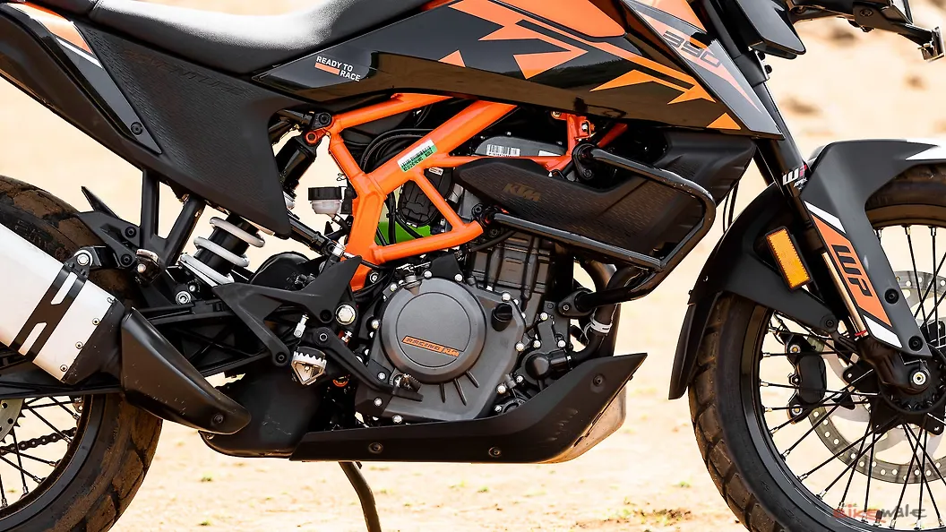 KTM 390 Adventure Engine Oil Level Indicator Image – BikeWale