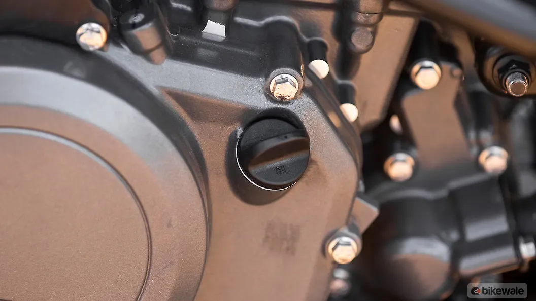 KTM 390 Adventure [2024] Engine Oil Level Indicator Image – BikeWale