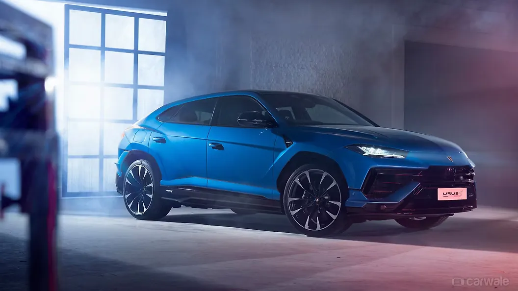 Urus S Right Side View Image, Urus S Photos in India - CarWale