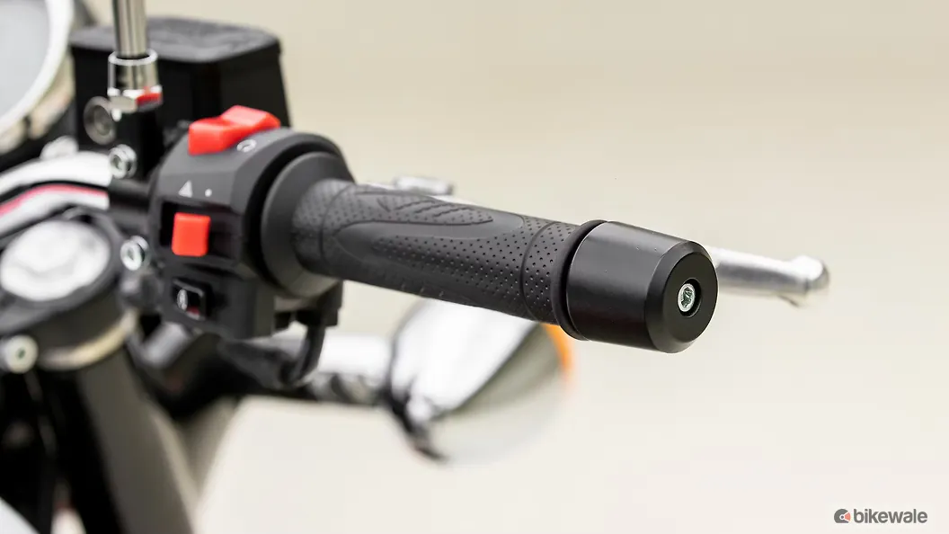 QJ Motor SRC 500 High Beam Low Beam Switch Image – BikeWale