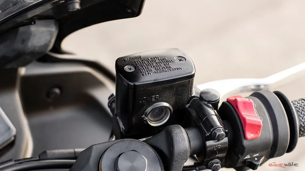 Yamaha YZF-R3 Front Disc Brake Image – BikeWale