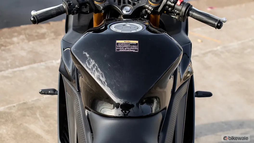 Yamaha R3 Fuel Tank Image – BikeWale
