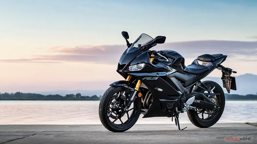 Yamaha YZF-R3 Right Rear Three Quarter Image – BikeWale