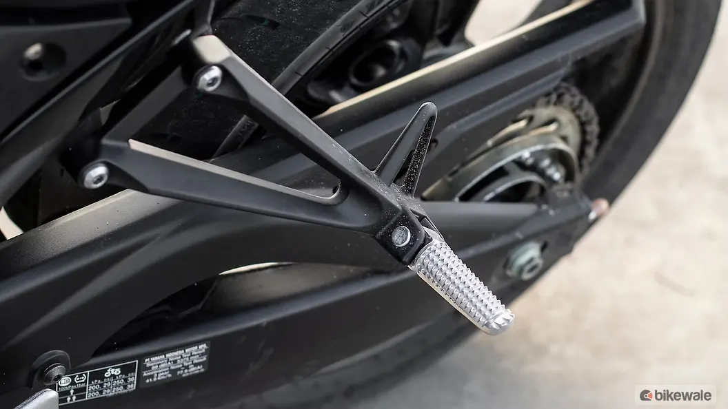 Yamaha R3 Gear Shift Lever Image – BikeWale