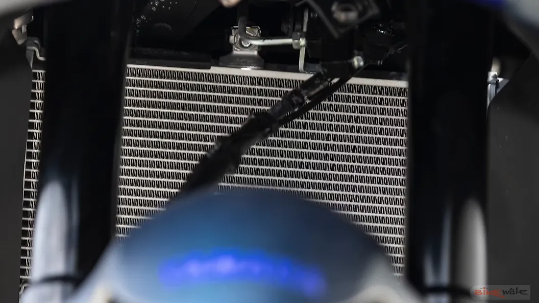 Yamaha YZF-R3 Rear View Mirror Image – BikeWale