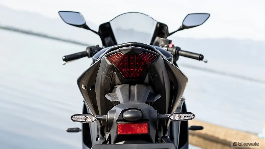 Yamaha YZF-R3 Rear Reflex Reflector Image – BikeWale