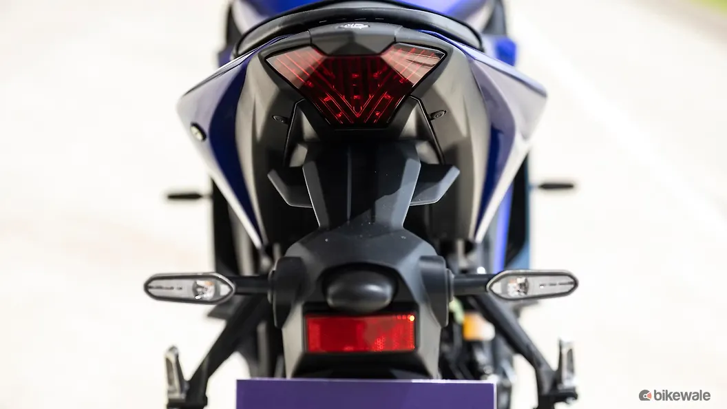 Images of Yamaha YZF-R3 | Photos of YZF-R3 - BikeWale