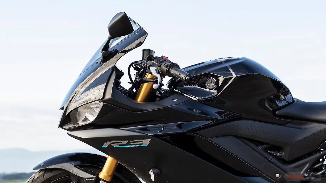 Yamaha YZF-R3 Side Fairing Image – BikeWale