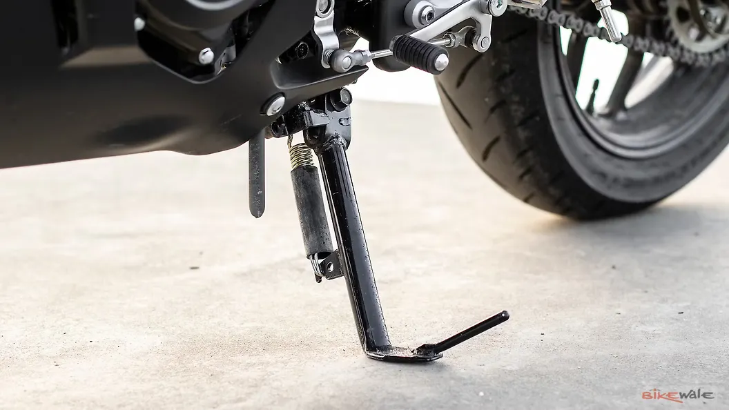 Yamaha YZF-R3 Side Stand Image – BikeWale