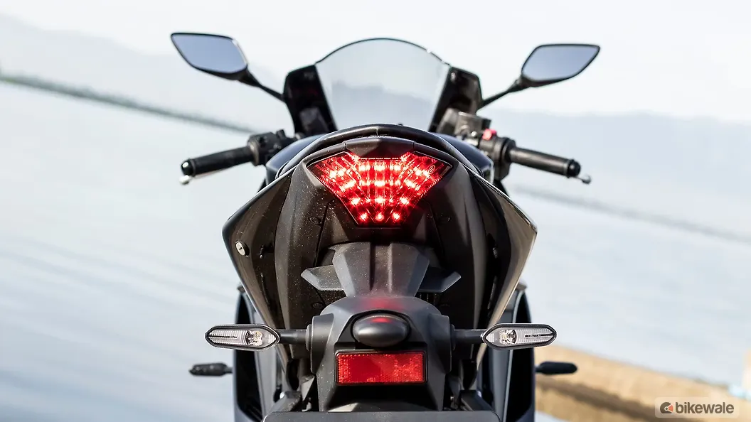 Yamaha YZF-R3 Number Plate Lamp Image – BikeWale