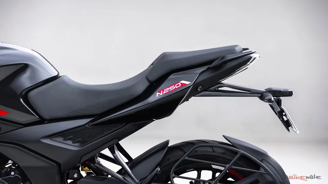 Bajaj Pulsar N250 Bike Seat Image – BikeWale